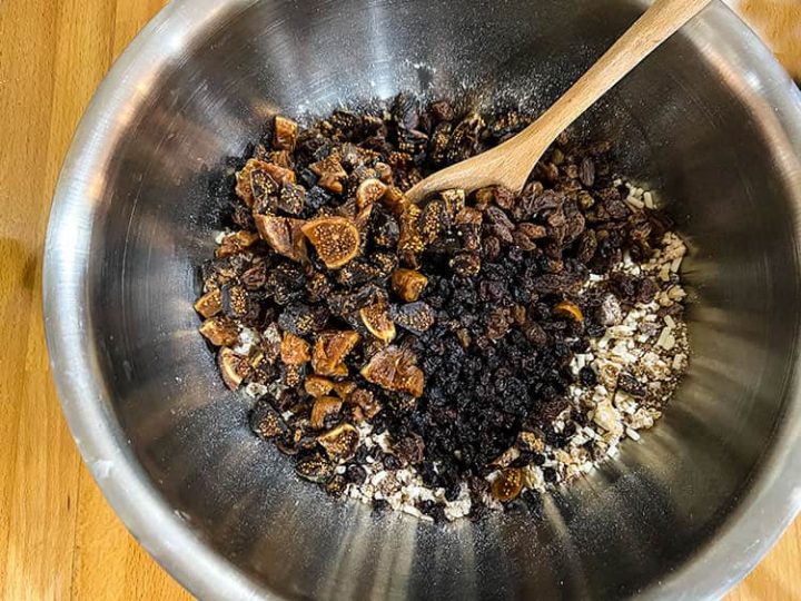 Traditional Christmas pudding | Recipes Made Easy