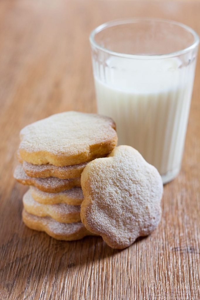 Orange and Almond Shortbread | Recipes Made Easy