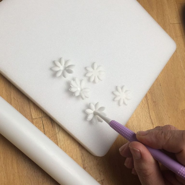 How to Make Easy Sugar Daisies | Recipes Made Easy